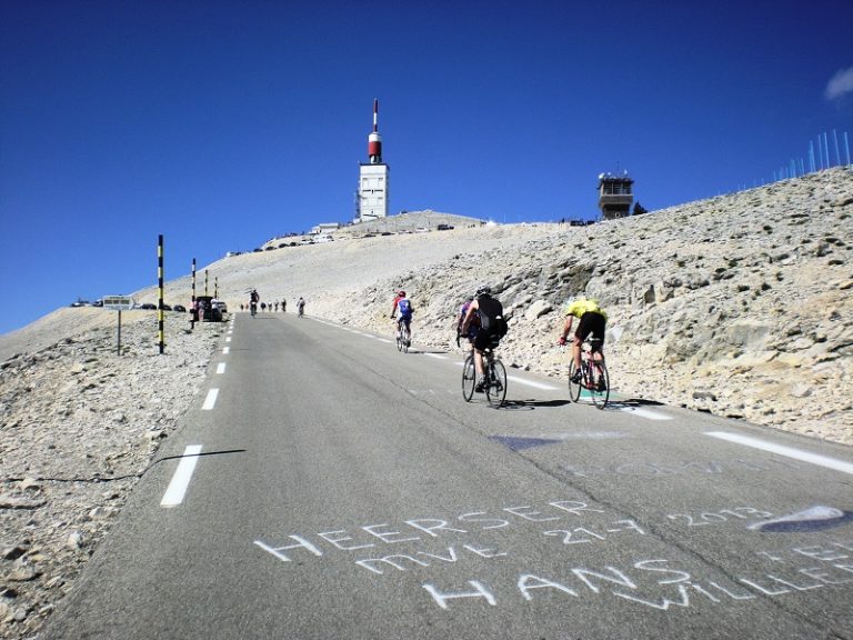Bike ascent of the Mont Ventoux | FONT PEYRINS